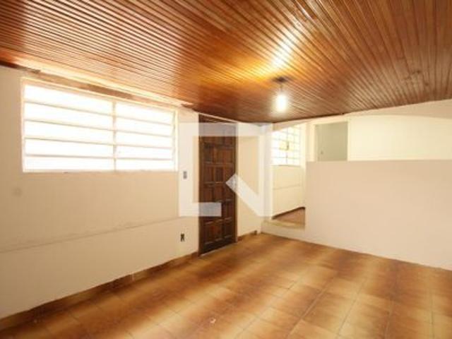 Casa para alugar com 50m², 1 quarto e sem vaga