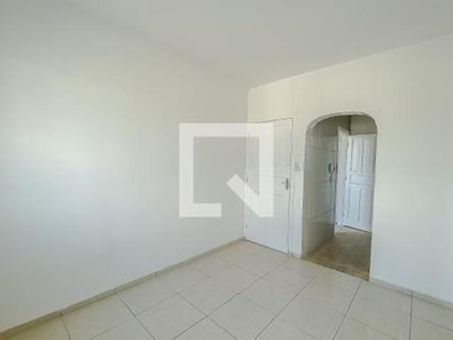 Casa para alugar com 50m², 1 quarto e sem vaga
