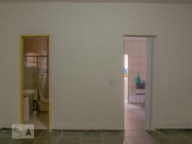 Casa para alugar com 50m², 1 quarto e sem vaga