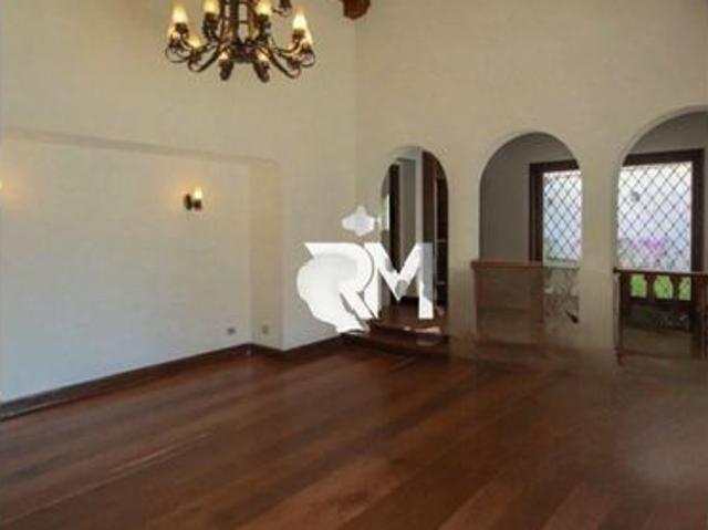 Casa para alugar com 513m², 4 quartos e 6 vagas