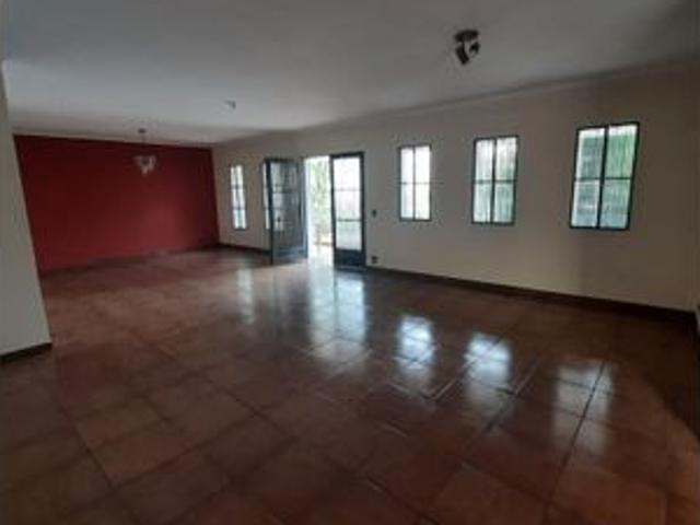 Casa para alugar com 523m², 4 quartos e 3 vagas