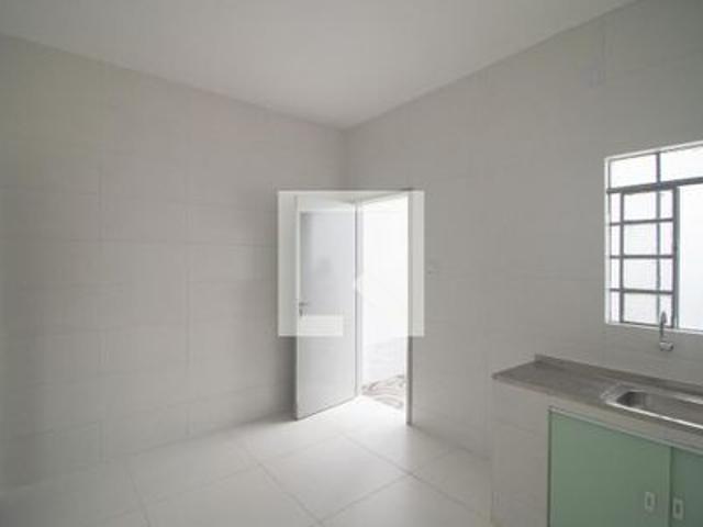 Casa para alugar com 52m², 1 quarto e sem vaga
