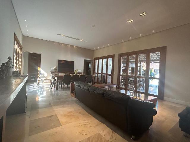 Casa para alugar com 548m², 4 quartos e 6 vagas