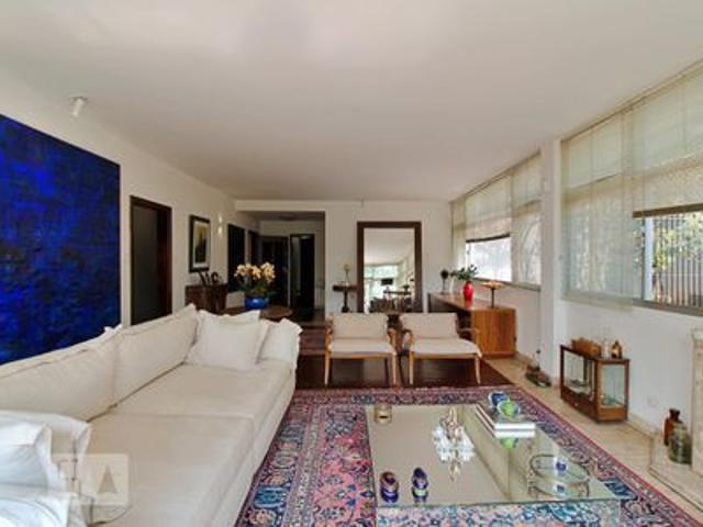Casa para alugar com 550m², 3 quartos e 6 vagas
