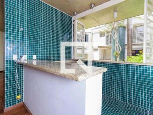 Casa para alugar com 550m², 4 quartos e 6 vagas
