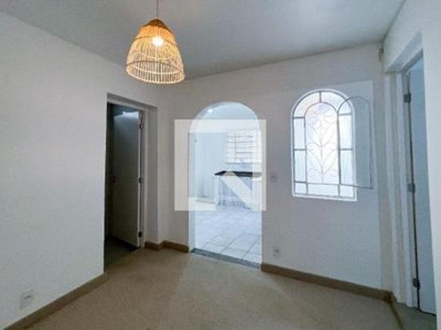 Casa para alugar com 55m², 1 quarto e sem vaga
