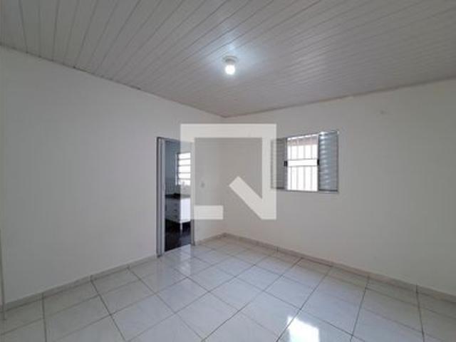 Casa para alugar com 55m², 1 quarto e sem vaga