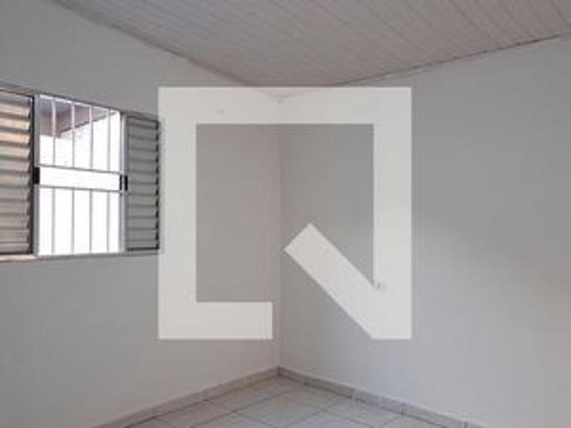 Casa para alugar com 55m², 1 quarto e sem vaga