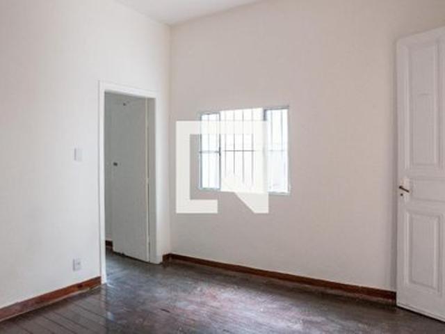 Casa para alugar com 55m², 1 quarto e sem vaga