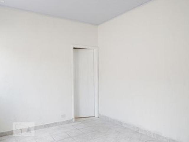 Casa para alugar com 55m², 1 quarto e sem vaga