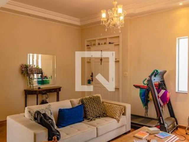 Casa para alugar com 594m², 3 quartos e 8 vagas