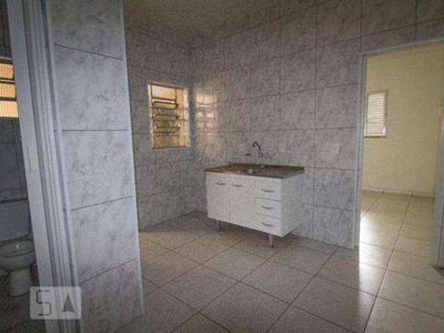 Casa para alugar com 60m², 1 quarto e sem vaga