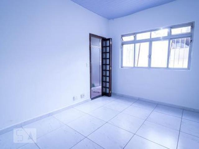 Casa para alugar com 60m², 1 quarto e sem vaga