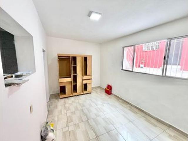 Casa para alugar com 60m², 1 quarto e sem vaga