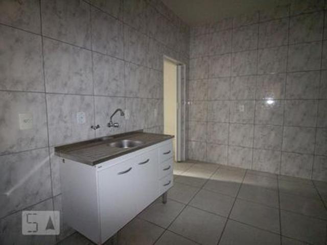Casa para alugar com 60m², 1 quarto e sem vaga