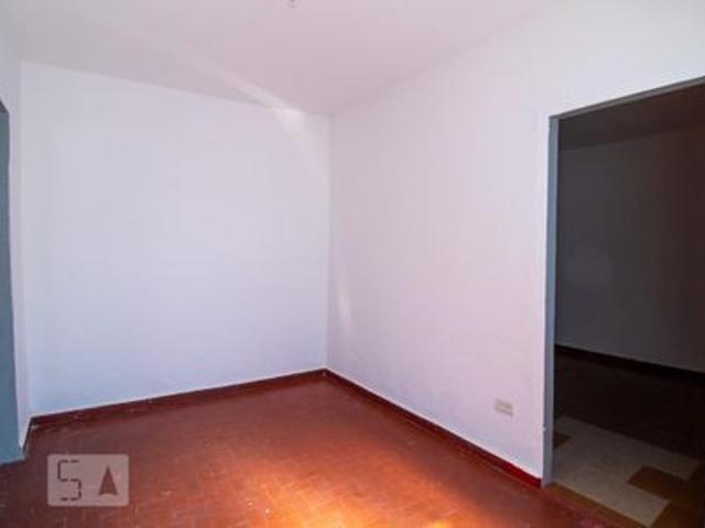 Casa para alugar com 60m², 1 quarto e sem vaga
