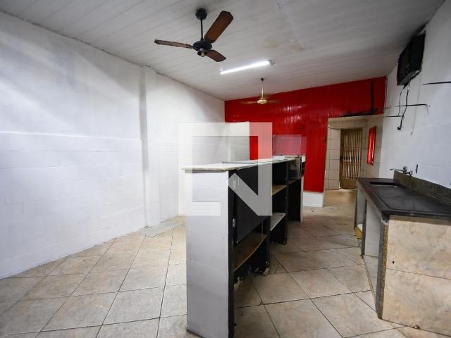 Casa para alugar com 60m², 1 quarto e sem vaga