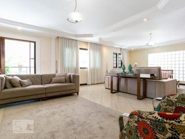 Casa para alugar com 610m², 5 quartos e 6 vagas