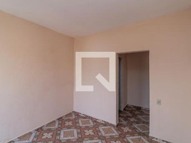 Casa para alugar com 64m², 1 quarto e sem vaga