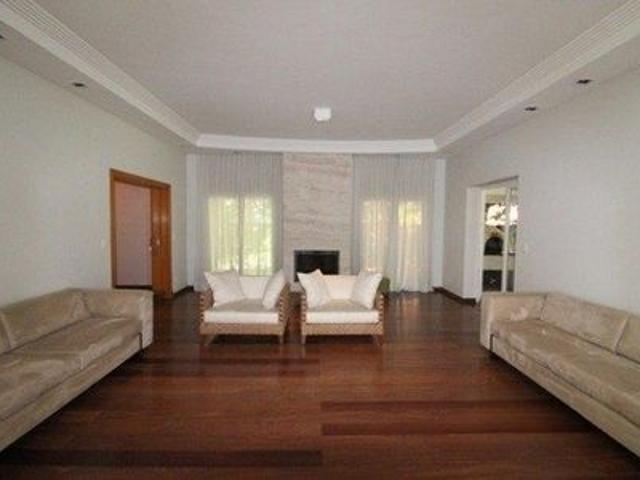 Casa para alugar com 650m², 4 quartos e 6 vagas