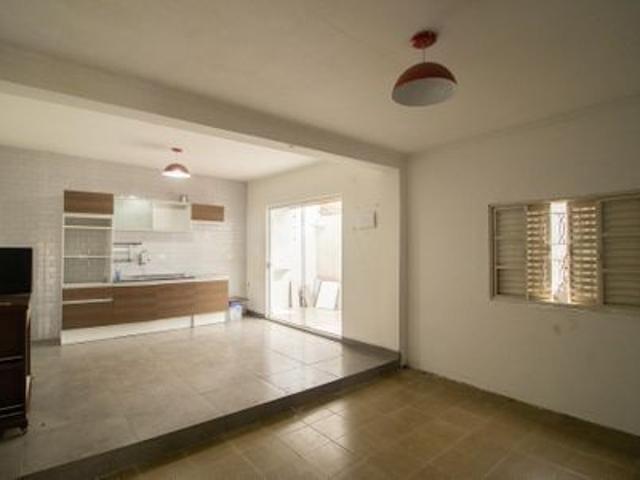 Casa para alugar com 65m², 2 quartos e sem vaga