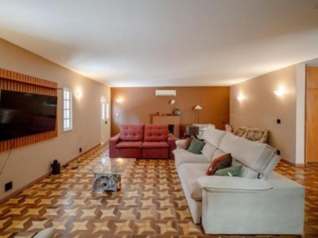 Casa para alugar com 670m², 6 quartos e 6 vagas