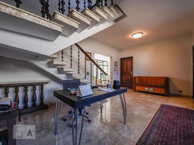 Casa para alugar com 700m², 4 quartos e 3 vagas