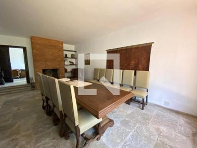 Casa para alugar com 700m², 5 quartos e 6 vagas
