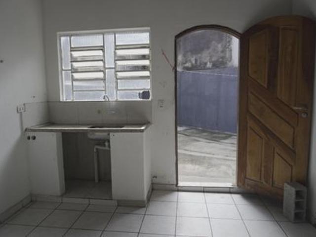 Casa para alugar com 70m², 1 quarto e sem vaga