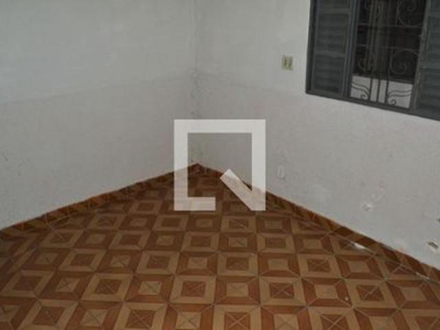 Casa para alugar com 70m², 1 quarto e sem vaga