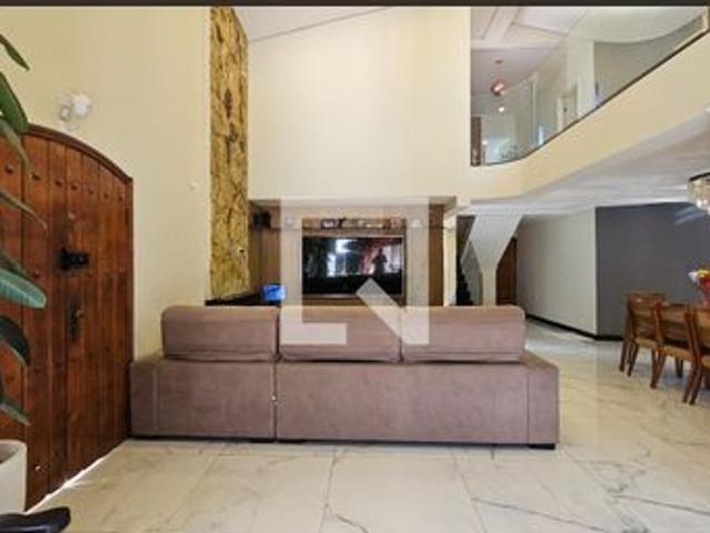 Casa para alugar com 714m², 6 quartos e 4 vagas