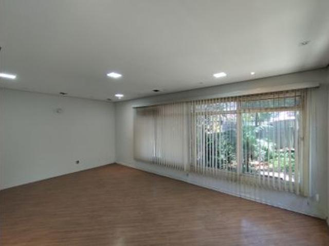 Casa para alugar com 730m², 4 quartos e 5 vagas