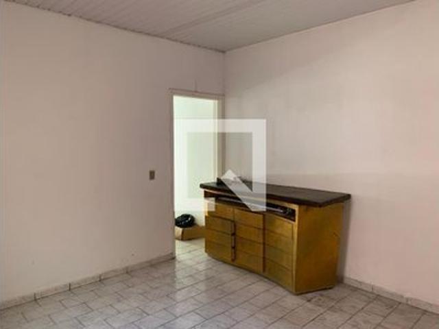 Casa para alugar com 80m², 1 quarto e 1 vaga