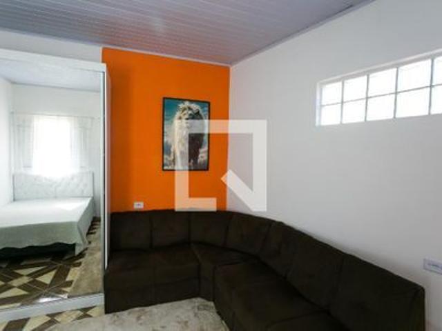 Casa para alugar com 82m², 1 quarto e sem vaga