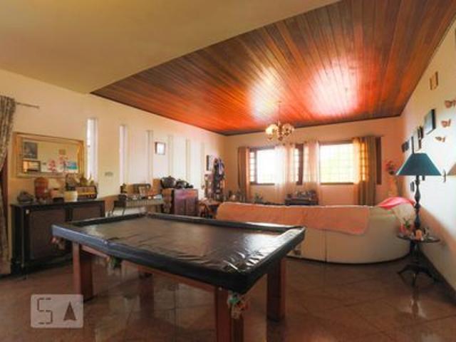 Casa para alugar com 890m², 5 quartos e 5 vagas