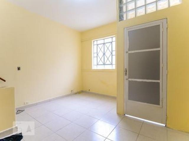 Casa para alugar com 90m², 2 quartos e sem vaga