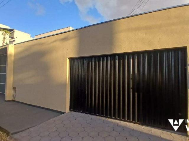 CASA PARA ALUGAR COM 03 QUARTOS, 01 SUÍTE, 03 VAGAS NO BAIRRO VILA ARQUELAU