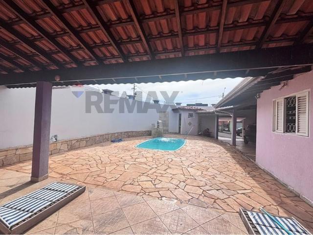 Casa para alugar com 02 dormitórios, piscina e churrasqueira R$ 2.900,00/mês Jardim Ypê, Botucatu/SP