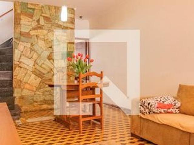 Casa para alugar com 120m², 2 quartos e 2 vagas