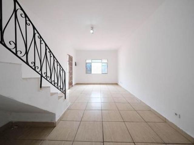 Casa para alugar com 130m², 4 quartos e 2 vagas