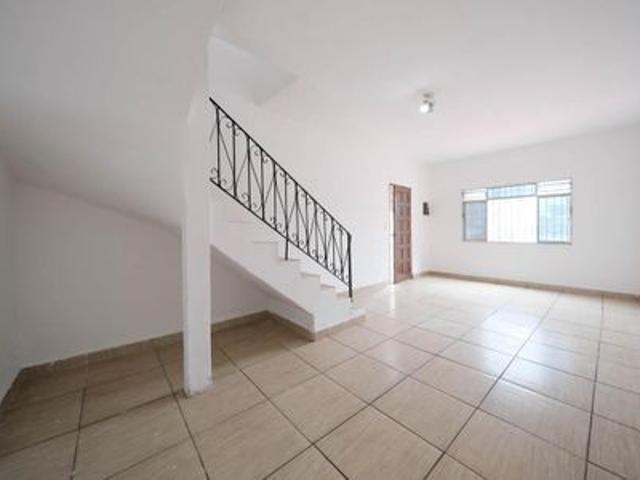 Casa para alugar com 130m², 4 quartos e 2 vagas