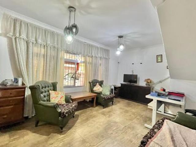 Casa para alugar com 136m², 2 quartos e 3 vagas