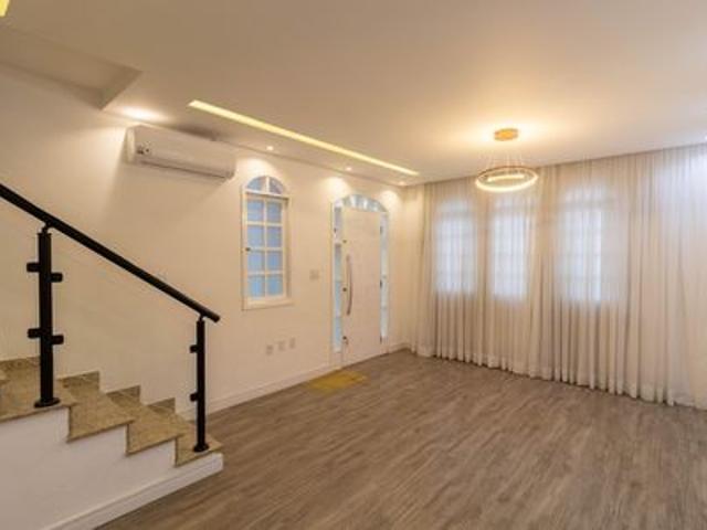 Casa para alugar com 139m², 4 quartos e 6 vagas