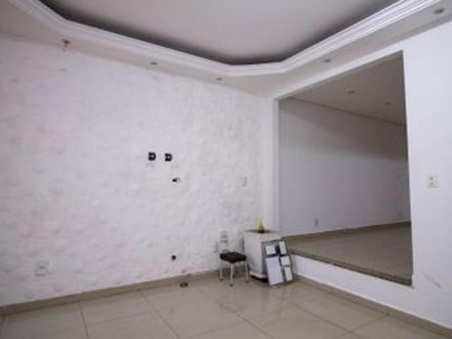 Casa para alugar com 140m², 4 quartos e 2 vagas