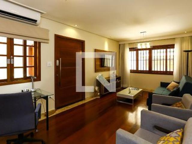 Casa para alugar com 141m², 3 quartos e 3 vagas