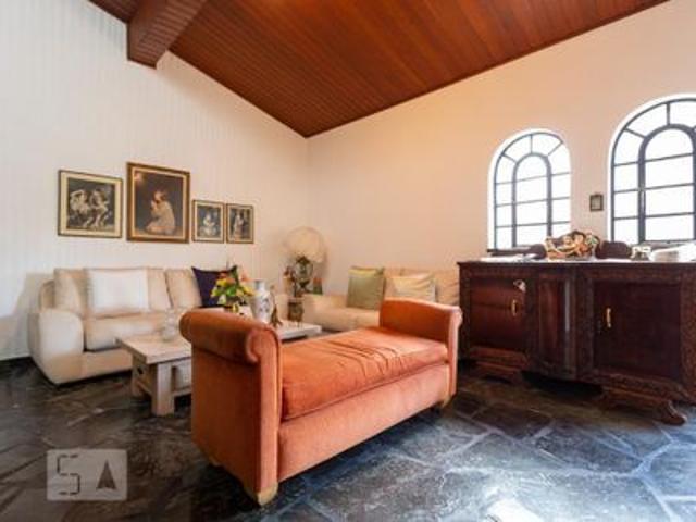 Casa para alugar com 156m², 3 quartos e 1 vaga