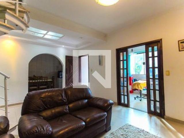 Casa para alugar com 160m², 2 quartos e 5 vagas