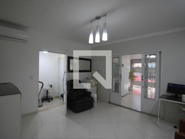 Casa para alugar com 160m², 3 quartos e 1 vaga