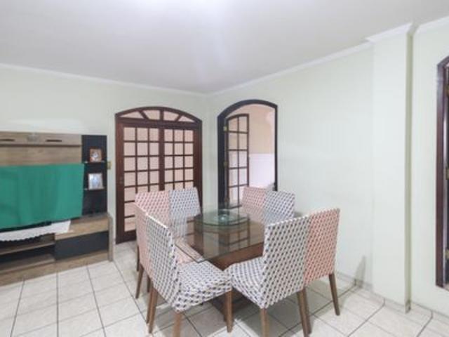 Casa para alugar com 161m², 4 quartos e 2 vagas