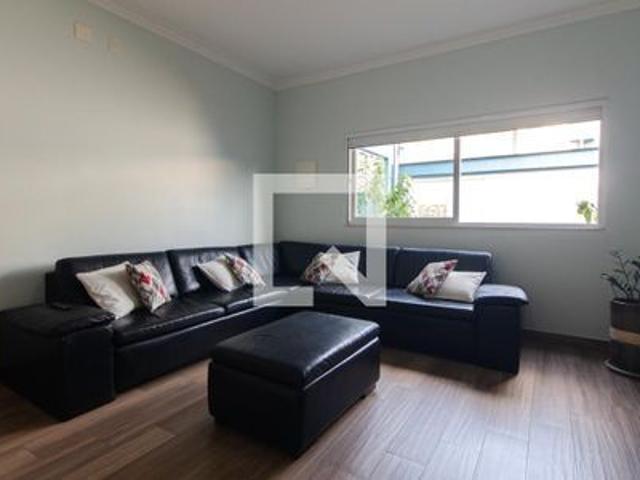 Casa para alugar com 168m², 6 quartos e 4 vagas